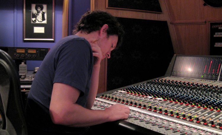 JOHN O'MAHONY - sE Electronics